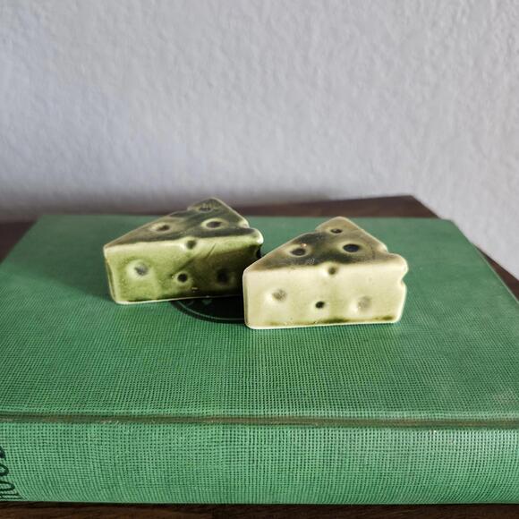Other | Vintage Green Cheese Salt Pepper Shakers Ceramic Mcm Kitchsy ...